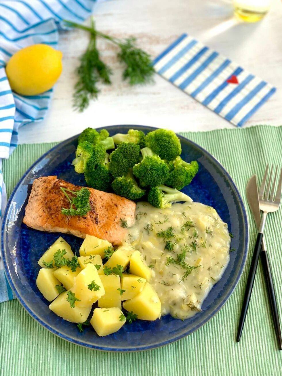 Crispy Salmon with Lemon Dill Sauce - Recipes Niaria